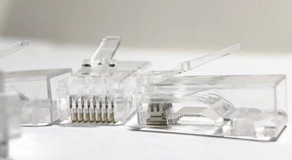 Câble à paire torsadée 8 fils et différences de prise